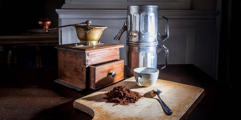 Conoce la “cuccumella”: la cafetera tradicional napolitana • Café Mocay